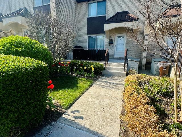 215 1 rd Avenue TH 10
