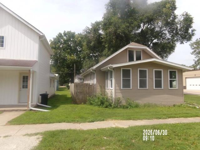 215 1st Ave, Lyndon, IL 61261