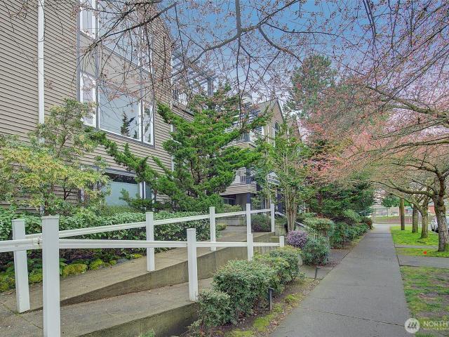 215 20th Ave E, Unit 307, Seattle, WA 98112 | MLS #2539