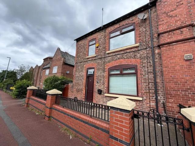 215 215 North Road, Manchester, M11
