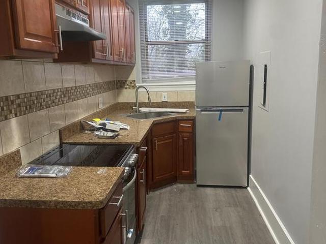 215 218 W Walnut Lane # B 305