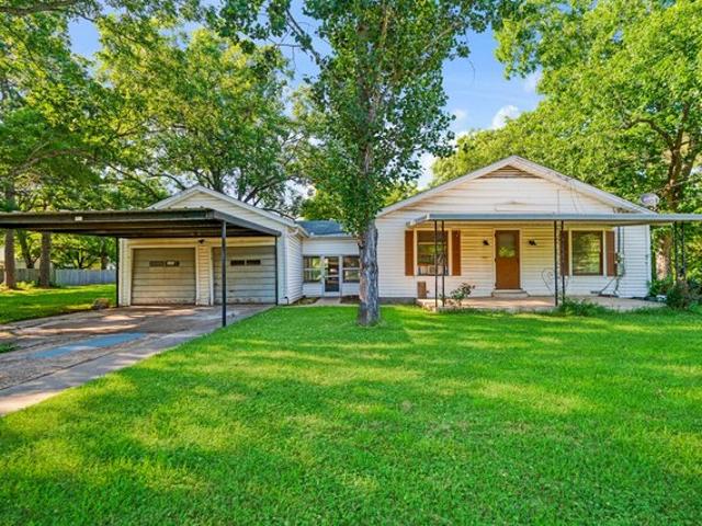 215 2nd St NE, Detroit, TX 75436