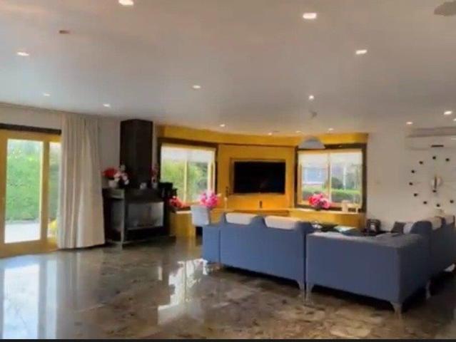 215 4 th Avenue