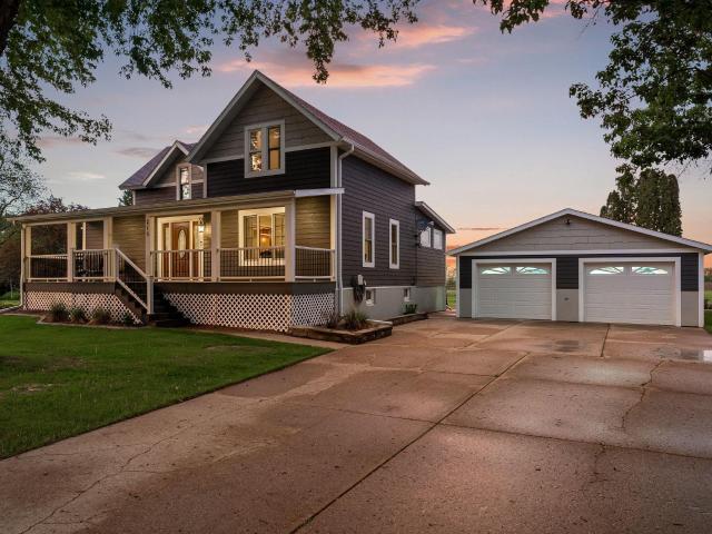 215 5th Avenue NE