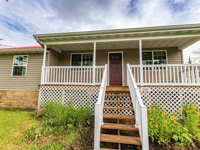 215 5th St, Mineral Point, WI 53565