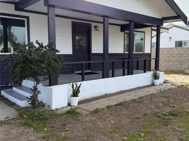215 8th St, Bakersfield, CA 93304 | MLS #PW26029 | Compass