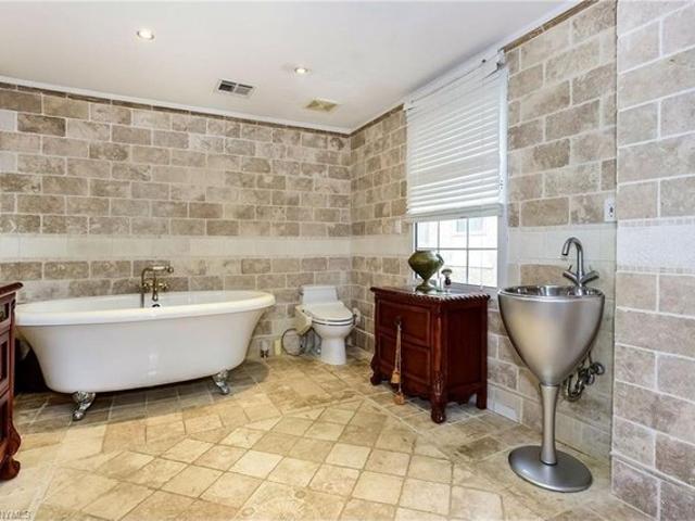 215 90th St, Brooklyn, NY 11209