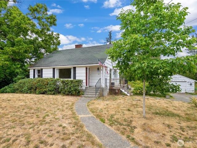 215 99th St E, Tacoma, WA 98445