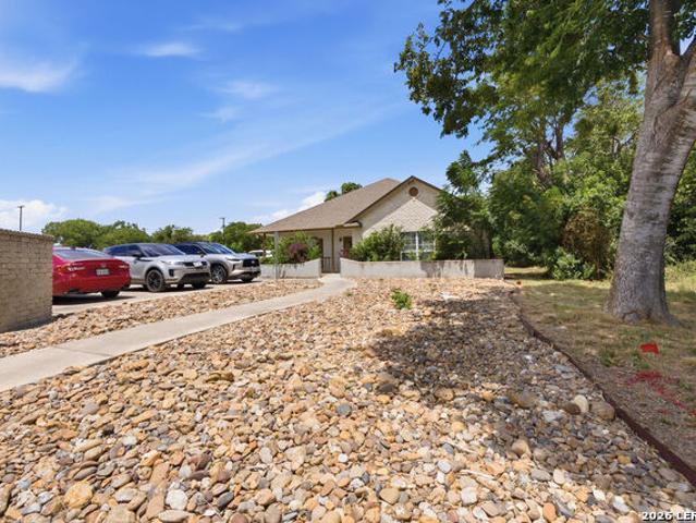 215 Courtyard Dr