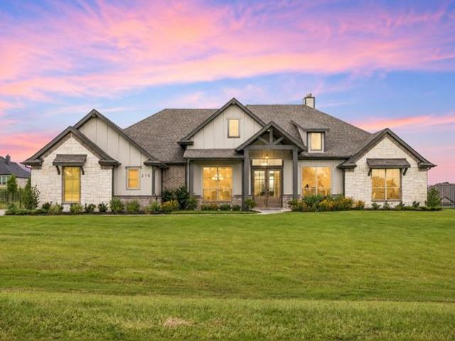 215 Cooper Ln, Van Alstyne, TX 75495
