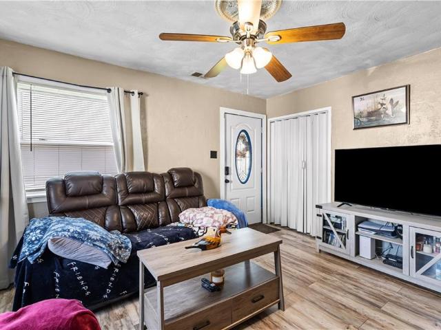 215 Castlewood RD