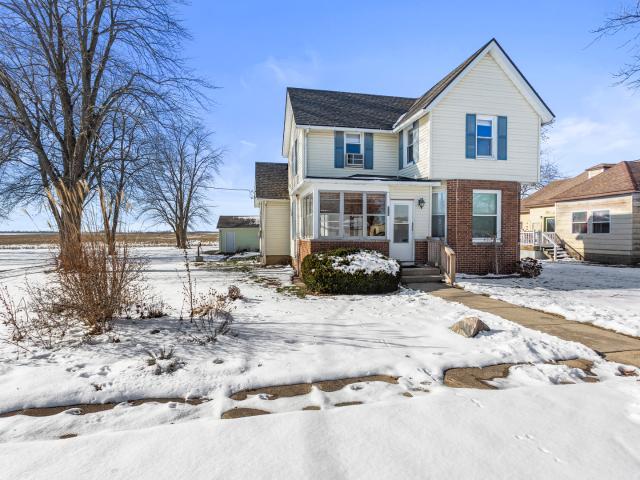215 Chicago St, Dewitt, IL 61735 | MLS #12527 | Compass