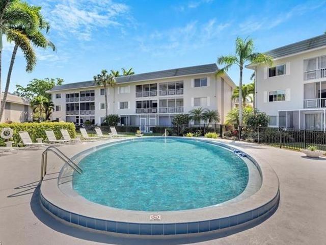 215 Cypress Way E #D8, Naples, FL 34110