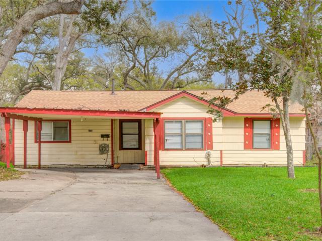 215 Cypress St, Lake Jackson, TX 77566 | MLS #79431