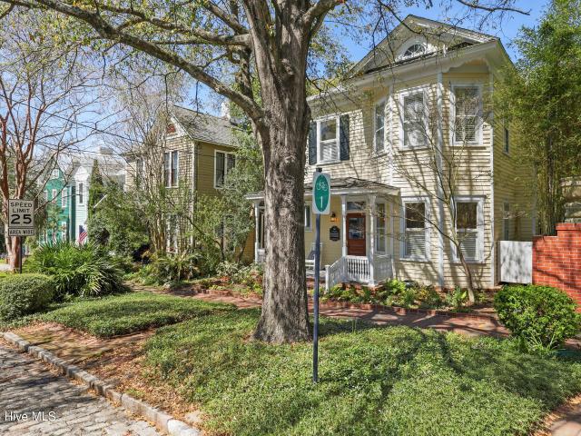 215 Ann Street