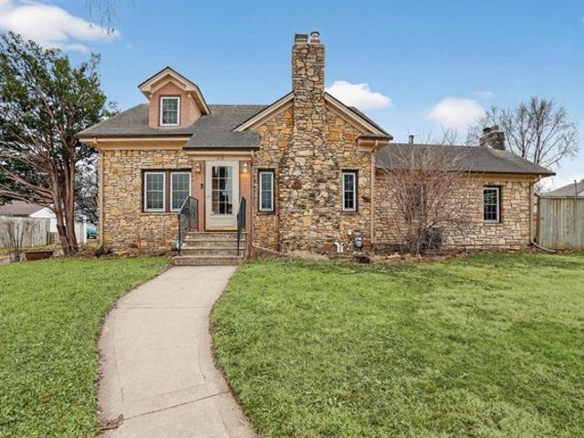 215 Arden St, Waterloo, IA 50701