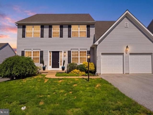 215 Azalea Dr, Windsor, PA 17366