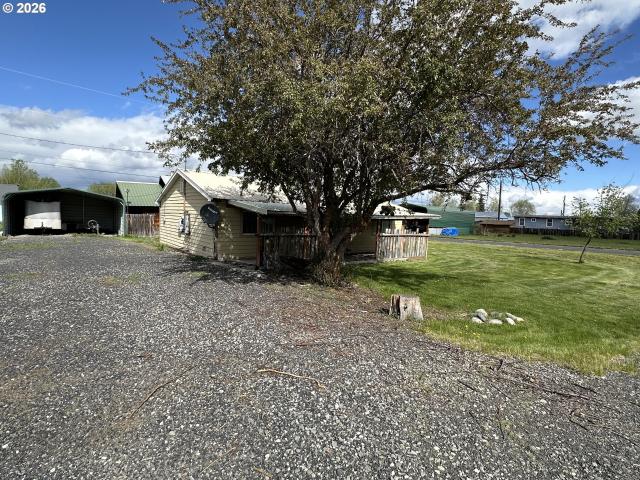 215 b ave
