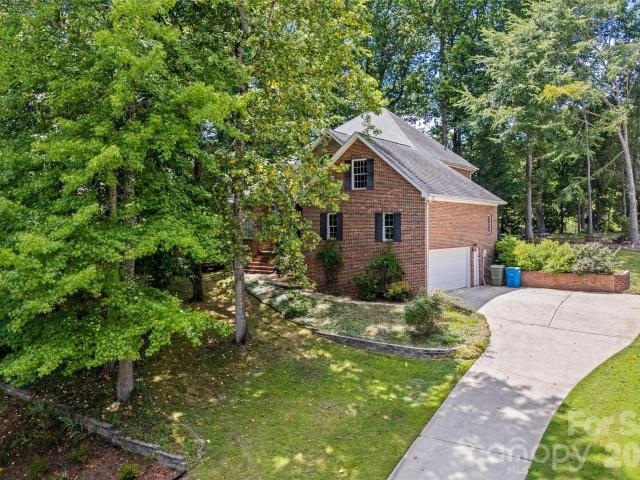 215 Ballard Court