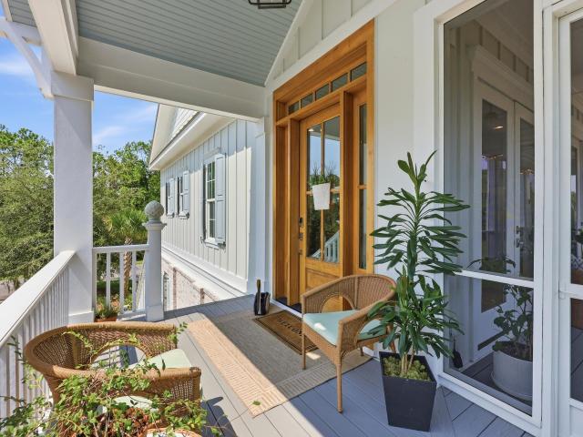 215 Ballyhoo St