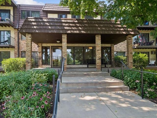 215 Barry Ave S Apt 112, Wayzata, MN 55391