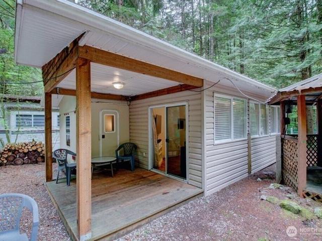 215 Big River Blvd E, Deming, WA 98244