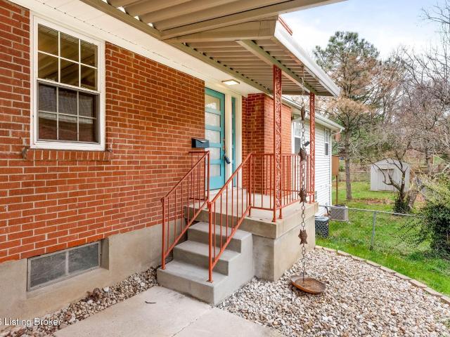 215 Blackburn Ave