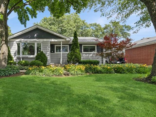 215 Brice Ave, Mundelein, IL 60060