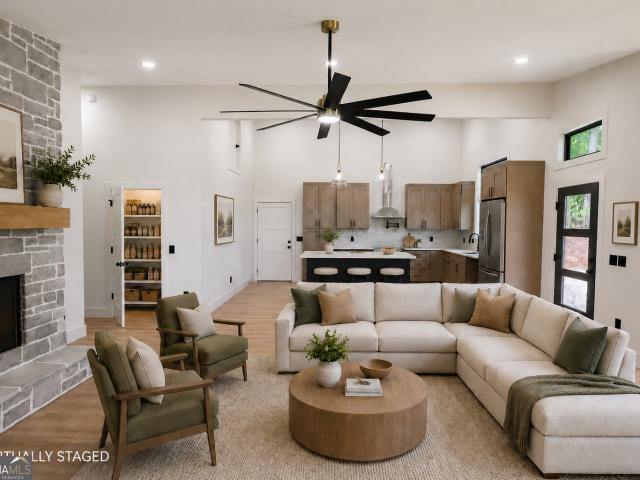215 Brookhaven Dr
