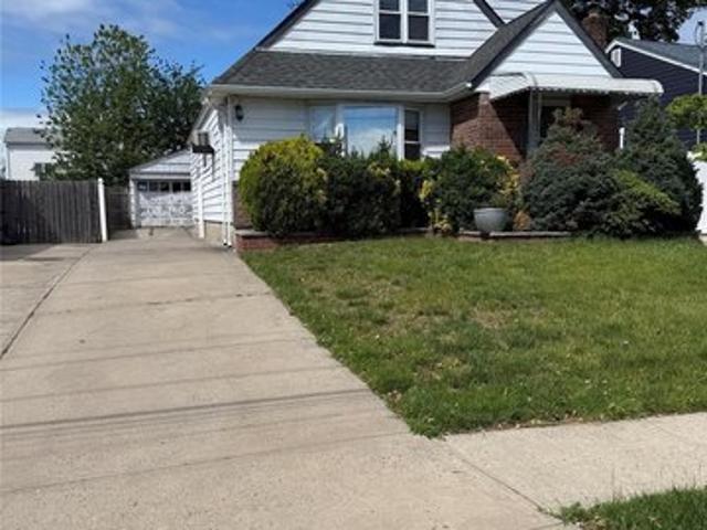 215 Brown St, Valley Stream, NY 11580