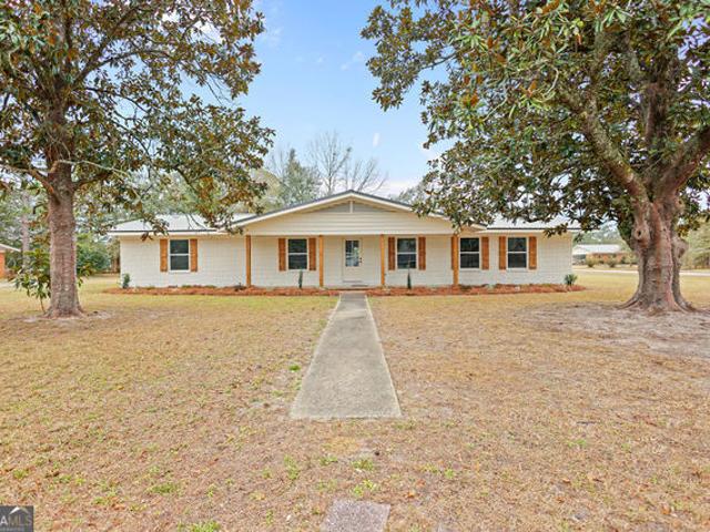 215 Glynn St, Jesup, GA 31545 | MLS #10695 | Compass