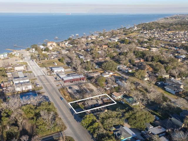 215 Grand Ave, Bacliff, TX 77518 | MLS #77992