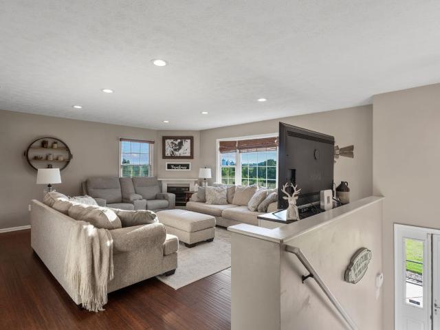 215 green hills ln
