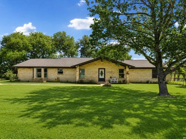 215 Deer Run St, Pleasanton, TX 78064