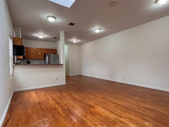 215 Delaware Ave, Jc, Journal Square, US, NJ