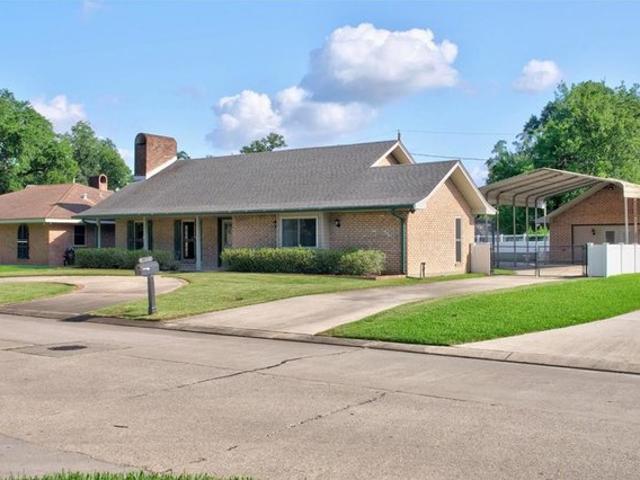 215 Demandre St, Belle Chasse, LA 70037