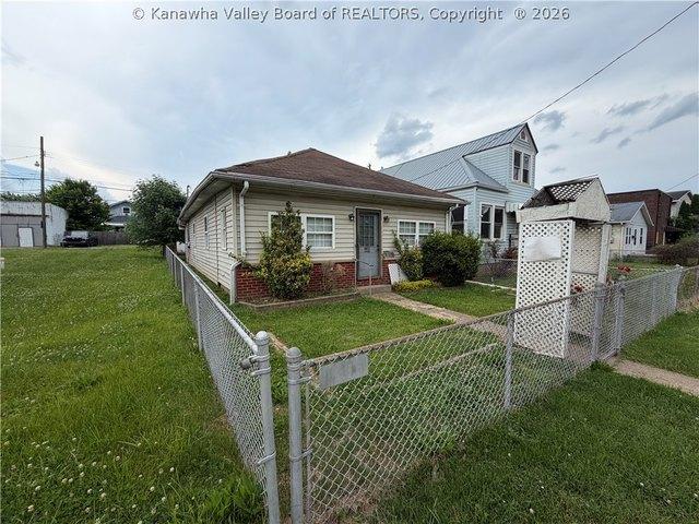 215 Dunbar Ave, Dunbar, WV 25064