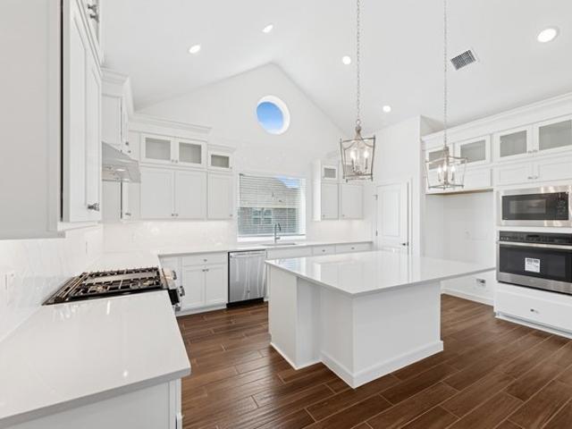 215 Dunovant Dr, Sealy, TX 77474