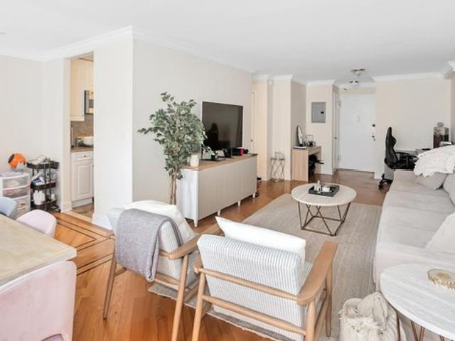 215 E 80th St Apt 6E, New York, NY 10075