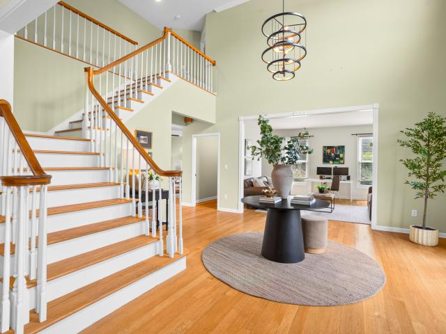 215 E Beechwood Ct