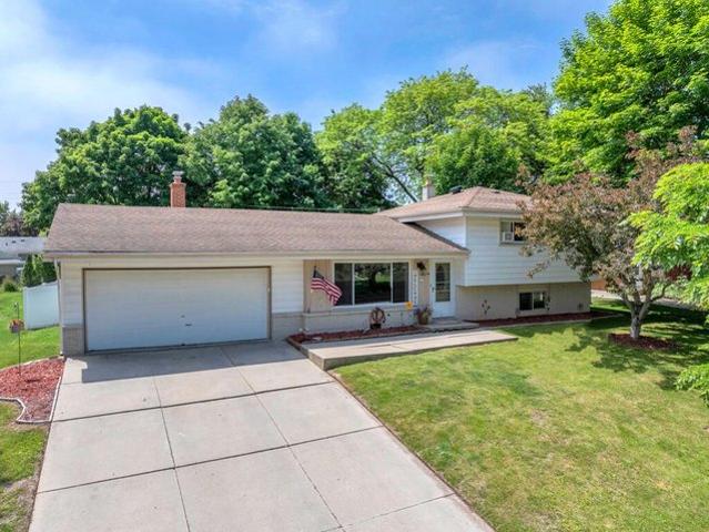 215 E Beutel Rd, Port Washington, WI 53074