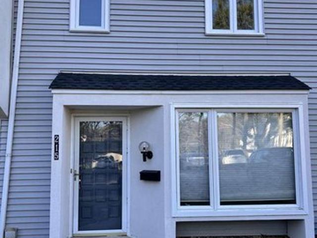 215 E Chelsea Cir, Newtown Square, PA 19073