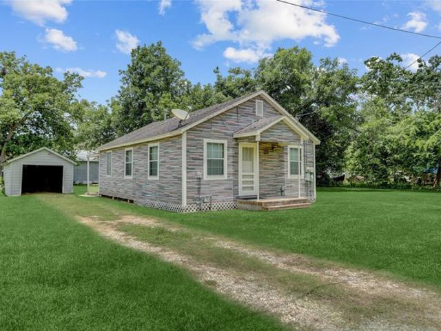 215 E Dahlgren Ave, Wharton, TX 77488