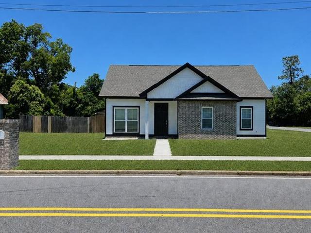 215 E Eighth St, Adel, GA 31620