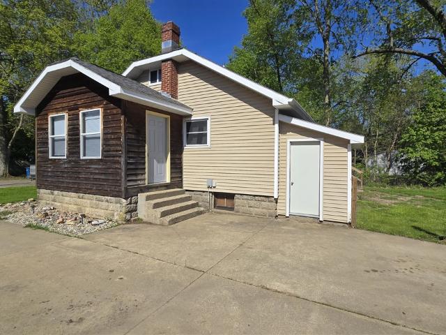 215 E Jane Street