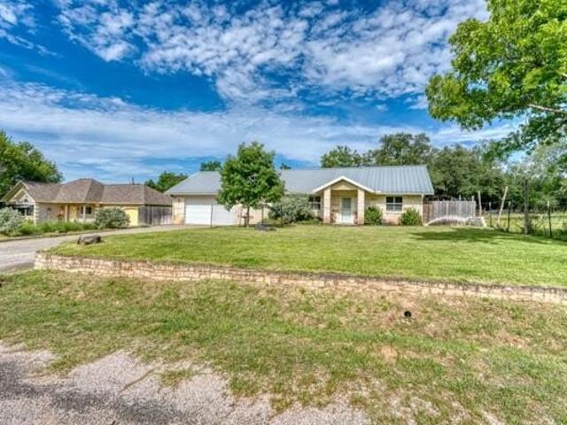 215 E McGee Trl, Kingsland, TX 78639