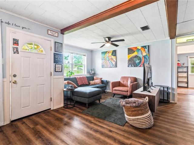 215 E Pecan Street
