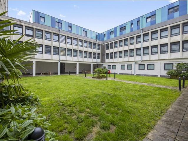 21/5, Elfin Square, Chesser, EH11 3AW