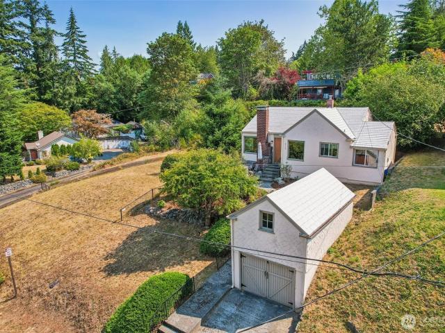 215 Farragut Ave