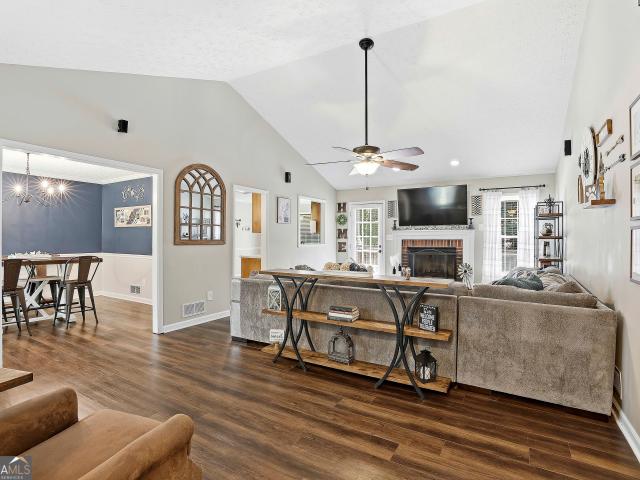 215 Firethorne Ln